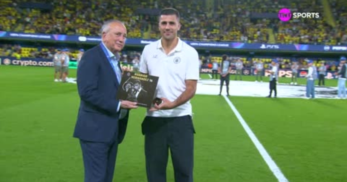 Rodri é homenageado pelo Villarreal antes da partida contra o City ...