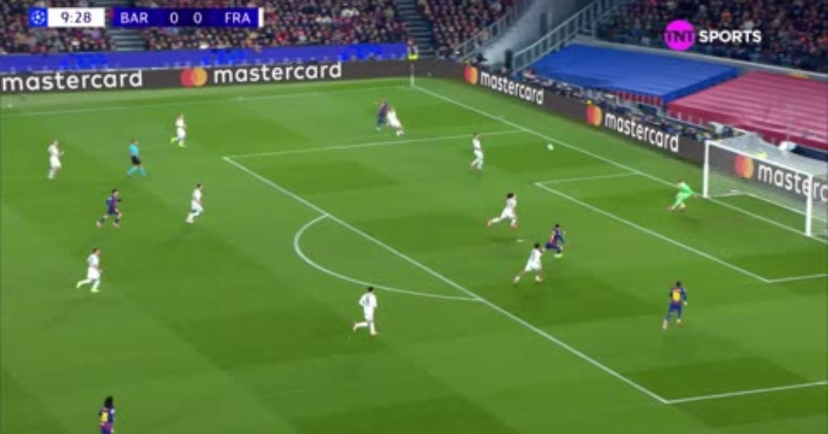 Não valeu! Raphinha cruza e Lewandowski completa, mas a arbitragem pega ...