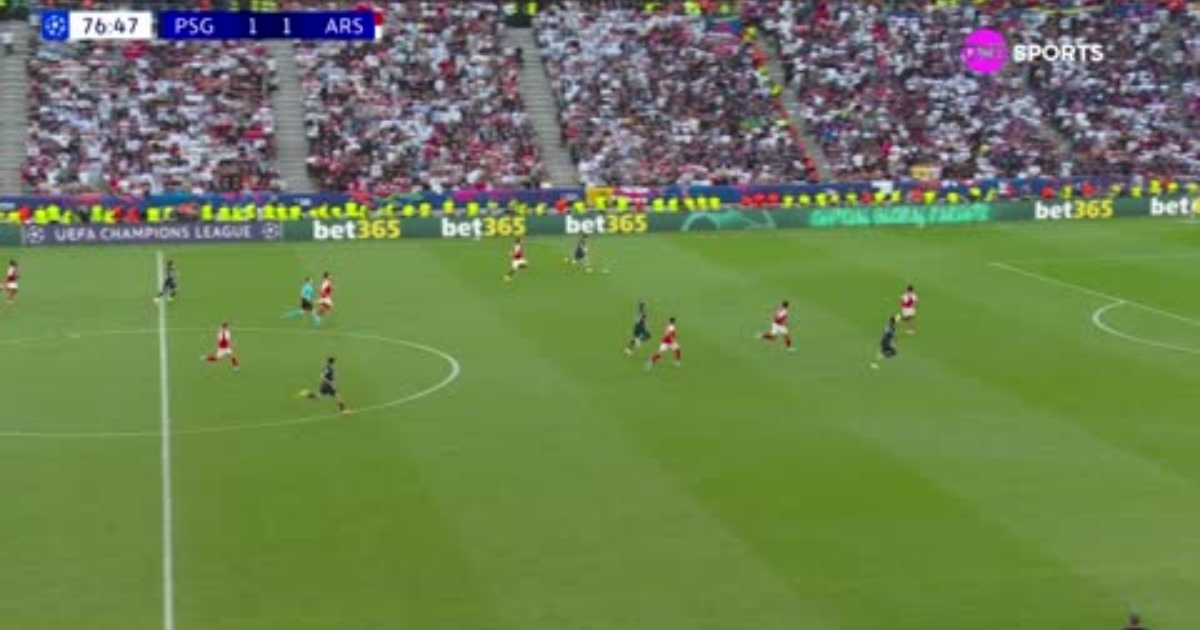 NA TRAAAVE! Kvara sai no contra-ataque quase vira o placar para o PSG ...
